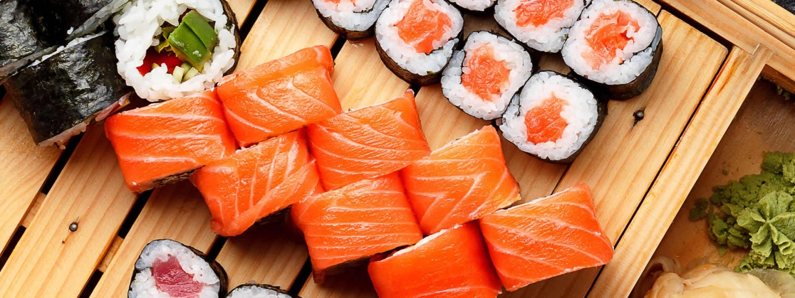 Uramaki Doritos - salmão cream cheese coberto com doritos - Pedido ...